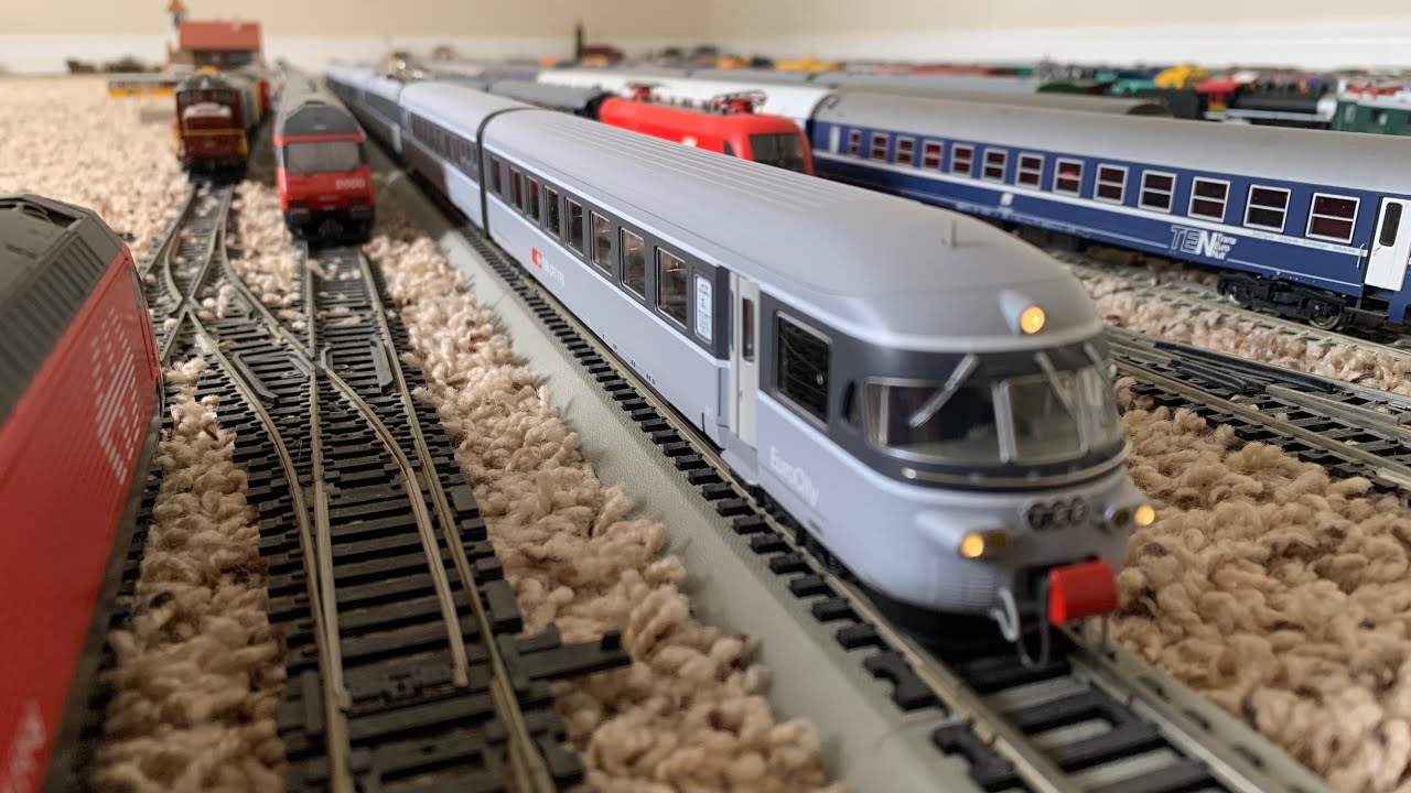 An authentic model of Swiss SBB CFF FFS Euro City RABe 1054 electric ...
