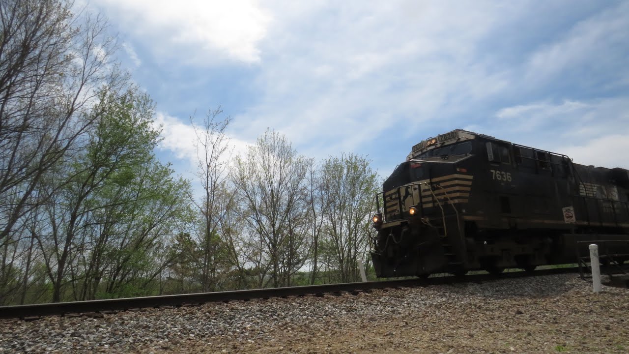 Norfolk Southern 170 with mud dpu comes off the New River trestle in ...