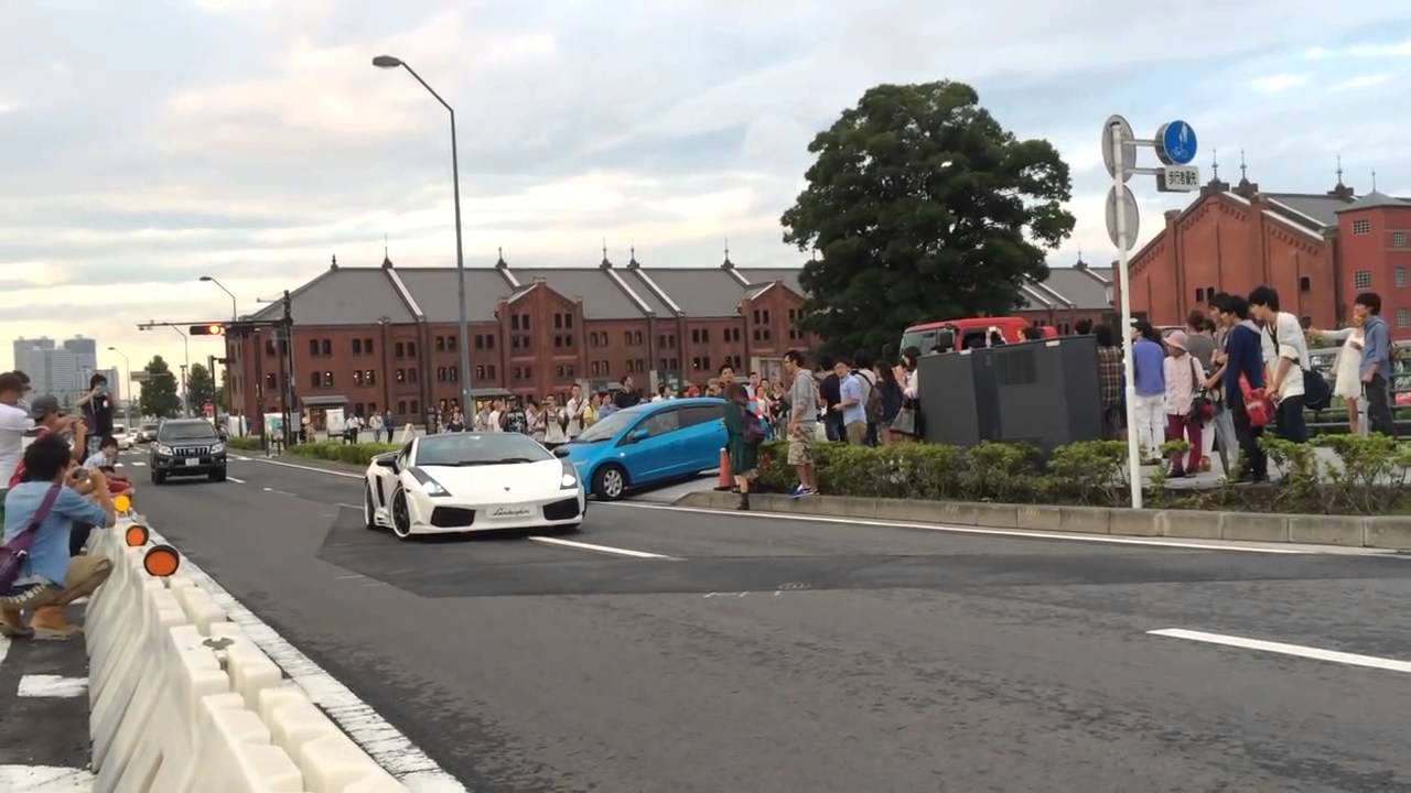 [Red brick] super car lot accelerated sound Many supercar sounds - YouTube