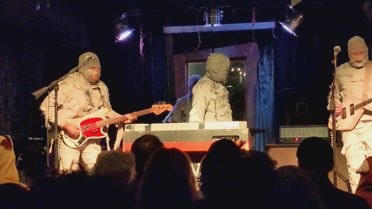 "The Fly" - The Mummies - YouTube