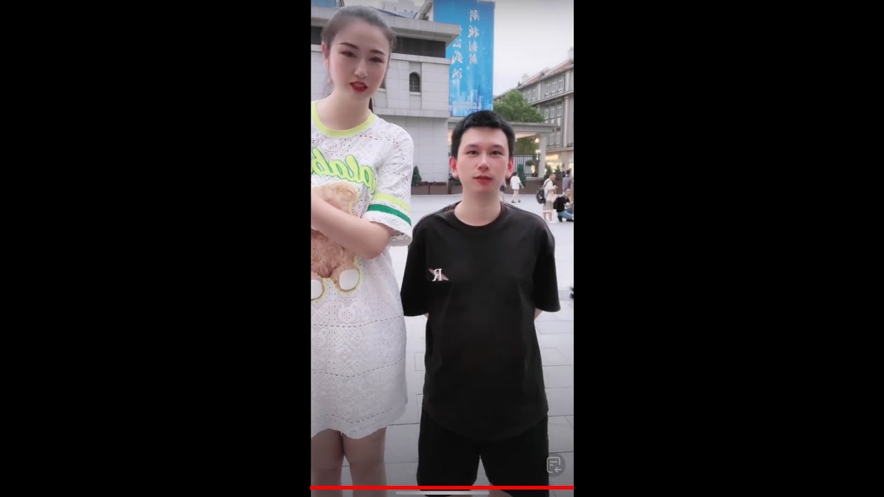 193公分中國模特在武漢街頭直播#193cm Chinese tall woman VS short man - YouTube