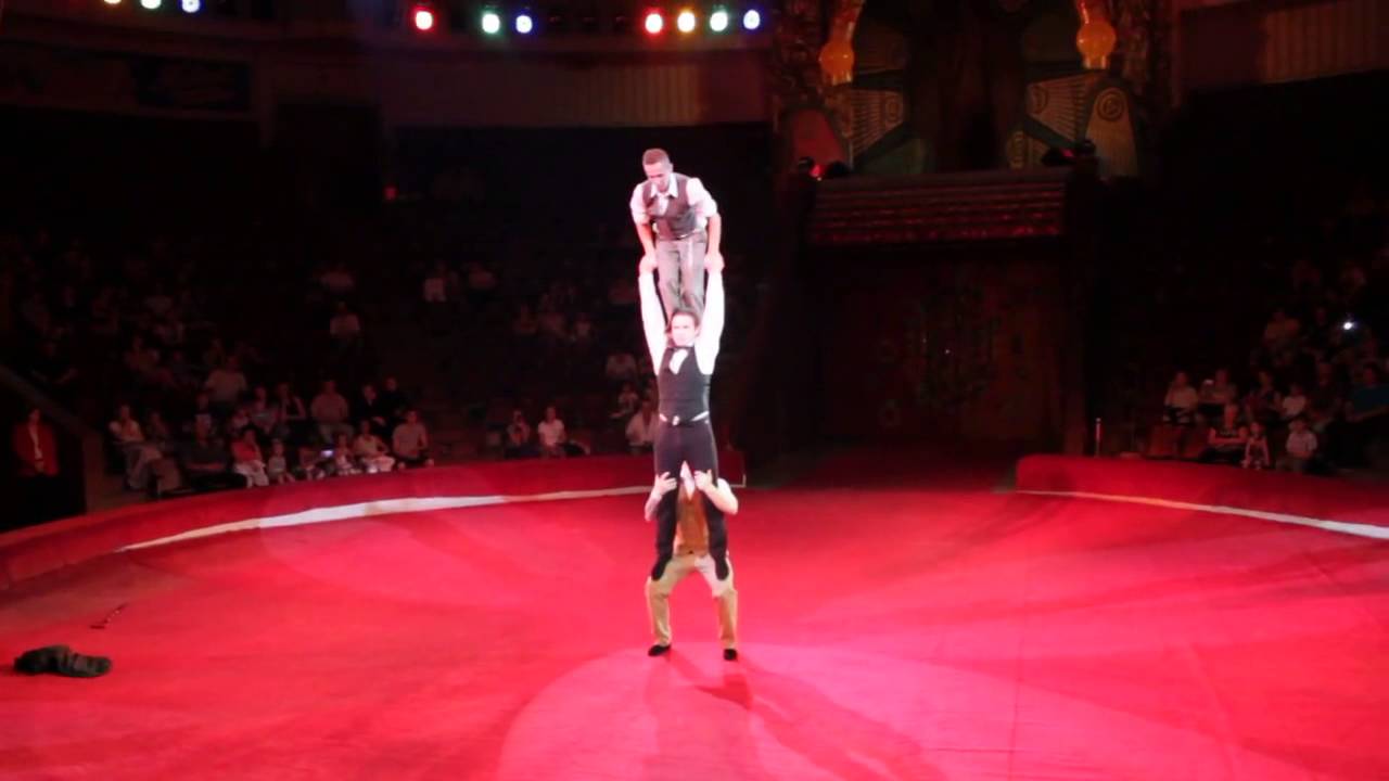 Acrobat Trio - YouTube