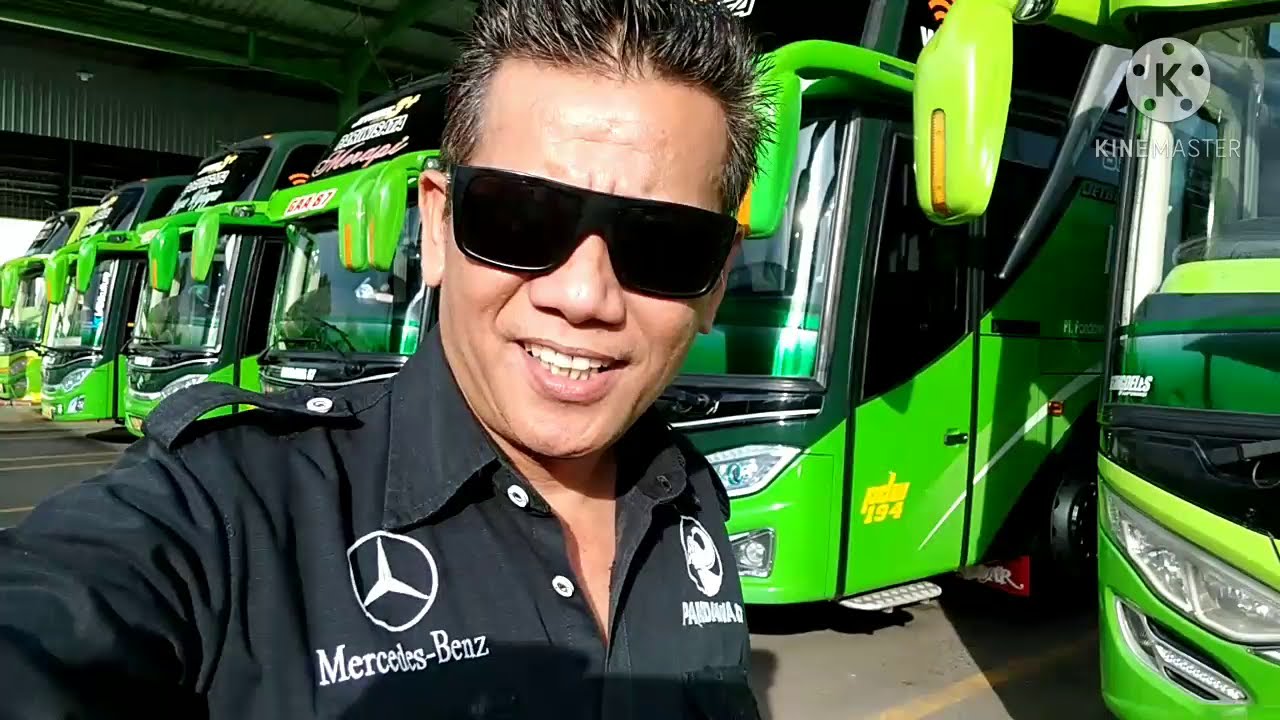 SUASANA DI GARASI BUS PO PANDAWA 87 MALANG - YouTube