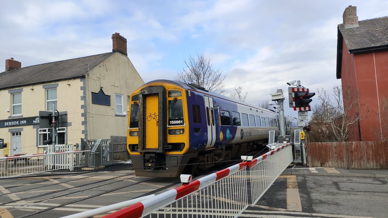 Northern: Class 158861 crossing Bebside Level Crossing (29/1/25) - YouTube