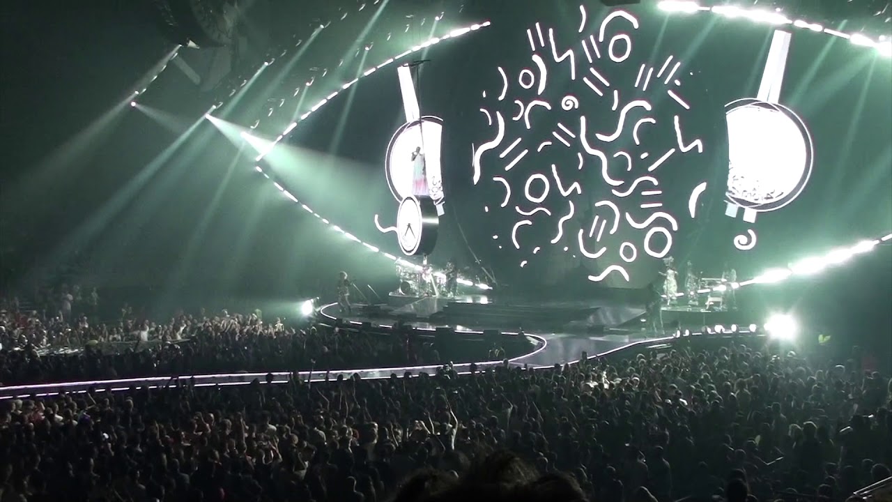Katy Perry - Witness Tour 2018 - Pendulum by Franc C - YouTube