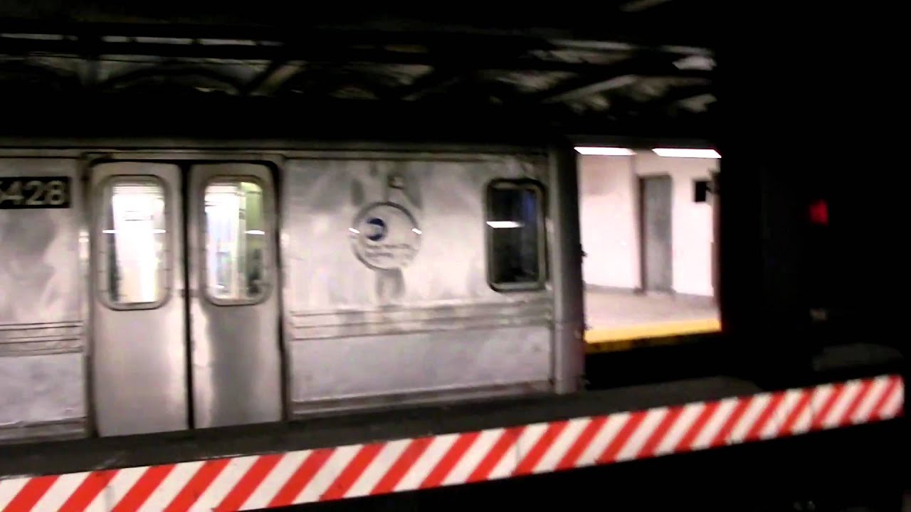 MTA NYC Subway C (R44) & F trains at Jay St/Borough Hall - YouTube