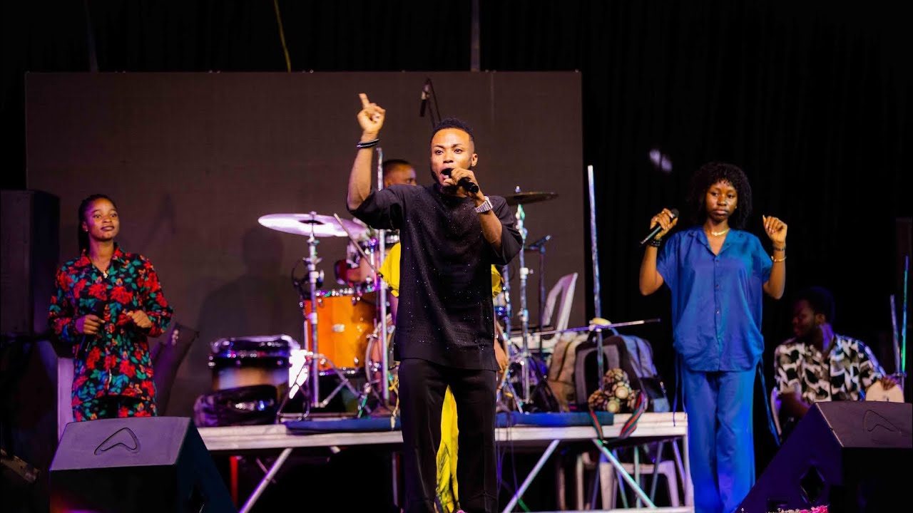 FEMI PRAISE - Live at Ladugbo mi with @IAMSARAHAPEKEOLATV - YouTube