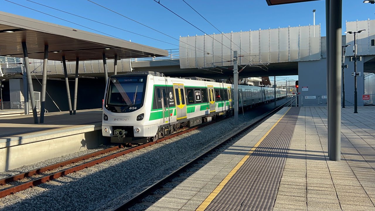 Thornlie-Cockburn Line VIP Train departing Perth Stadium - YouTube
