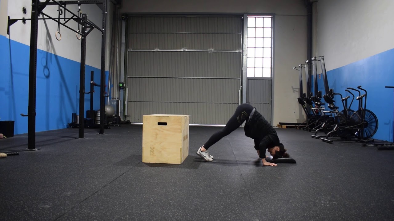 Pike push up floor - YouTube