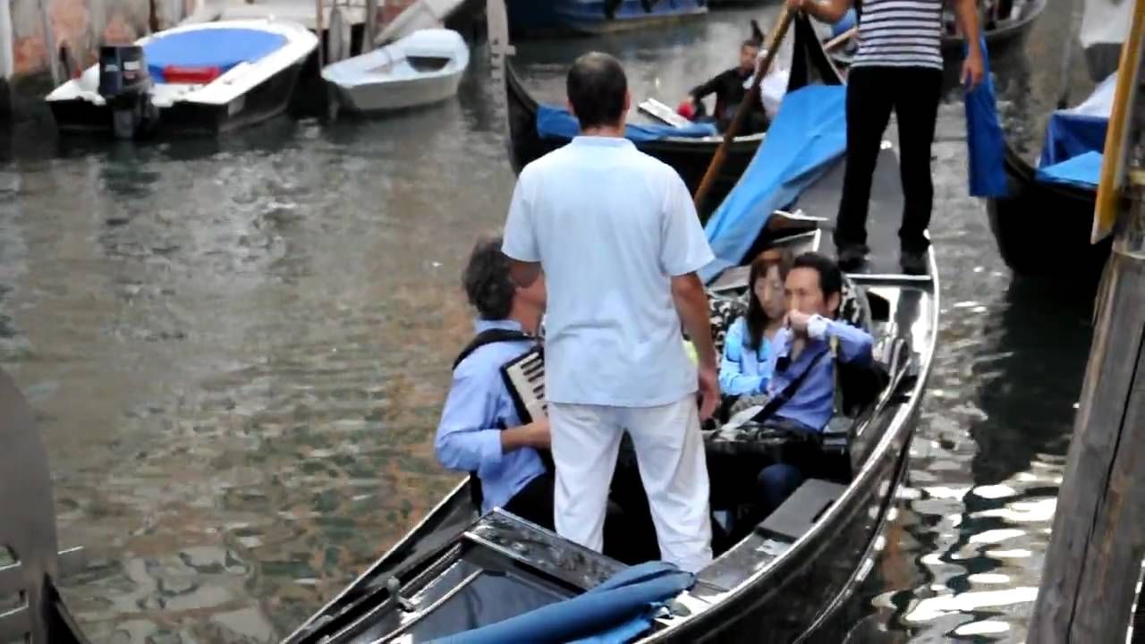 Venice Gondola Singer - YouTube