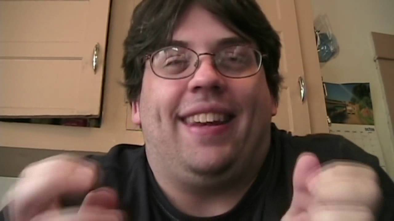 ¿No sabras lo que este youtuber Ocualtaba en su Armario? "Hi Walter ...