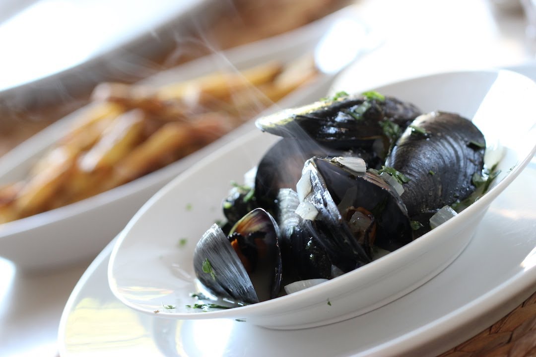 Beth's Easy Moules Frites | ENTERTAINING WITH BETH - YouTube
