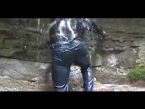 Coupleclothedinwaterfallsatlake