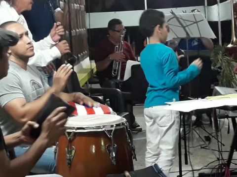 Ensayando con Héctor Lavoe JR. - YouTube