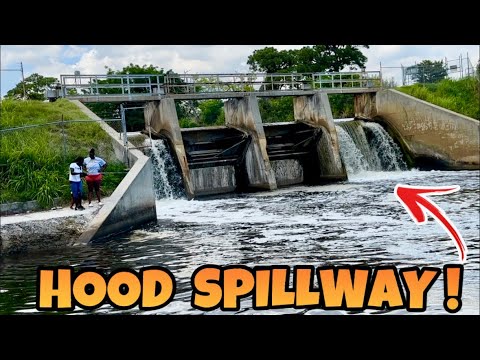 I found a hood spillway in the trenches of Florida ! Exploring secret ...
