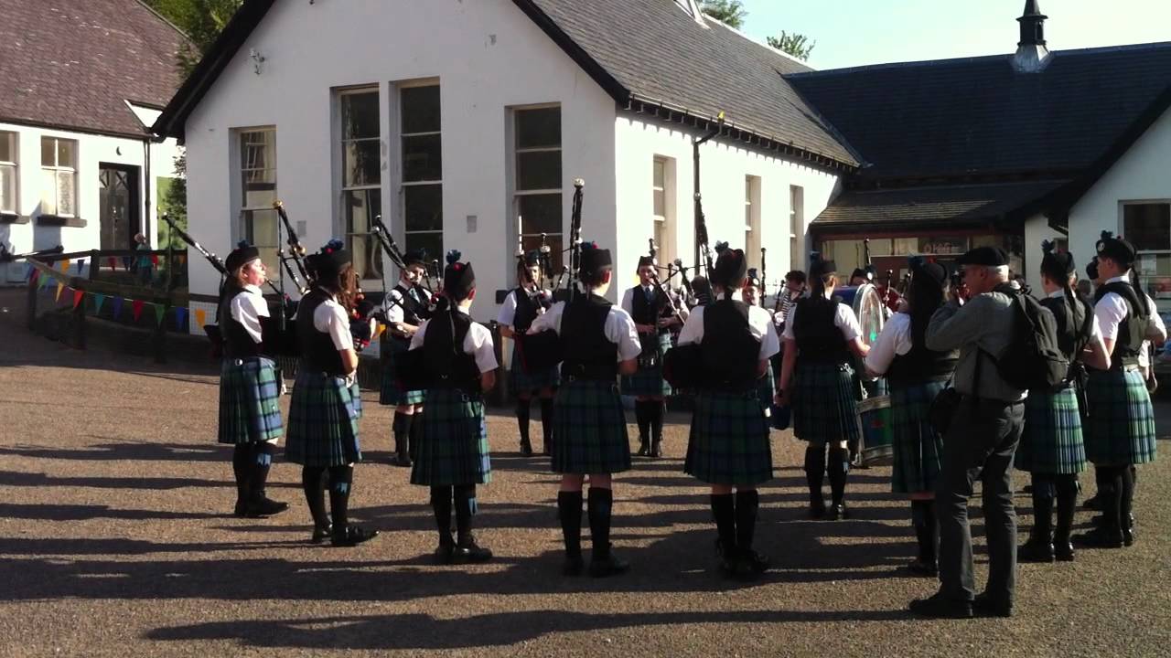 Lochaber Schools Pipe Band - YouTube