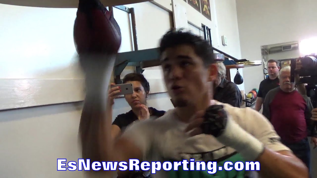 Joseph Diaz in BEAST MODE KILLS the speed bag!!! - EsNews Boxing - YouTube