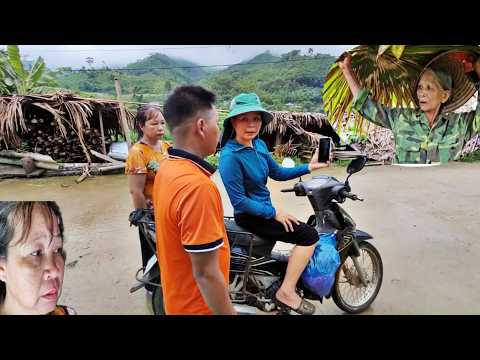 The old woman's daughter and Tuyet searched everywhere for the old woman but could not find her.