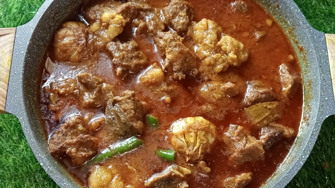 গরুর মাংস কষা।আস্ত রসুন আর বাটা মশলা দিয়ে মাংস রান্না। beef curry ...