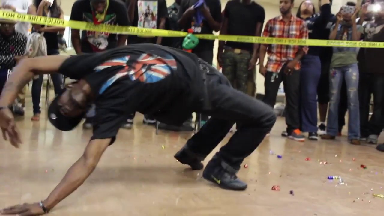 The Colosseum: Moves VS Chinkz (Dance Battle) - YouTube