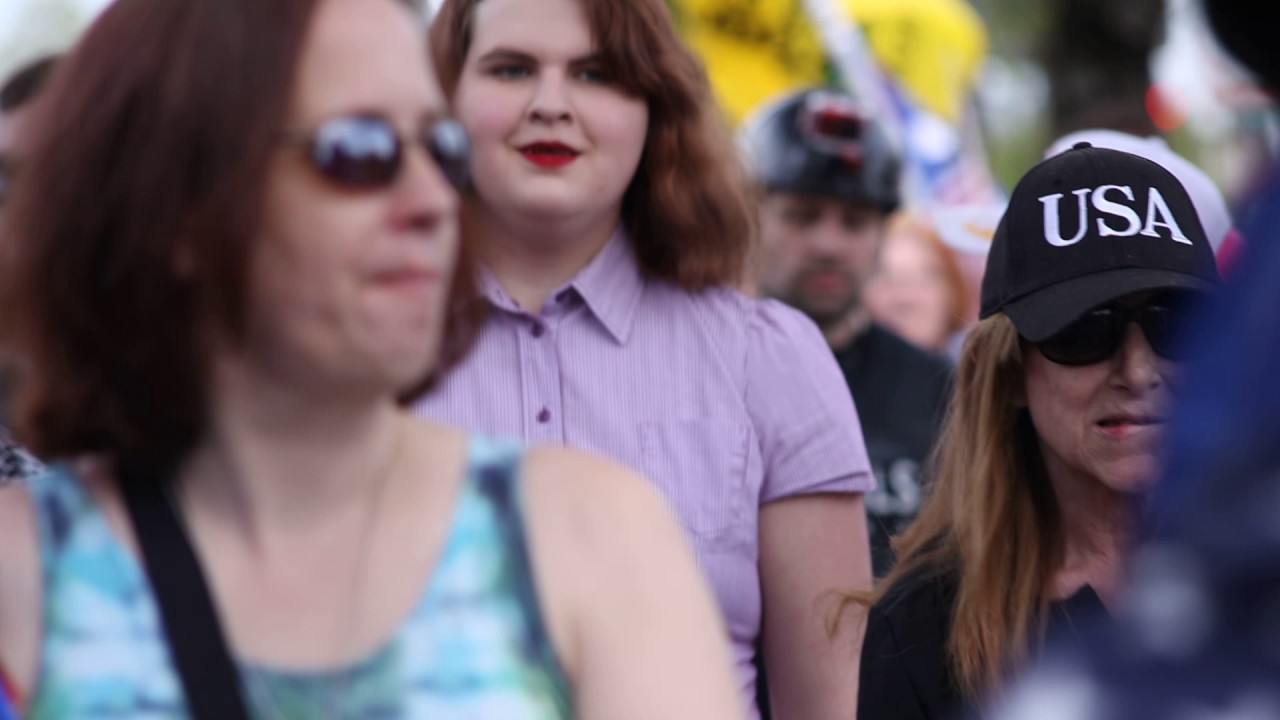 Crowd walking toward the camera - YouTube