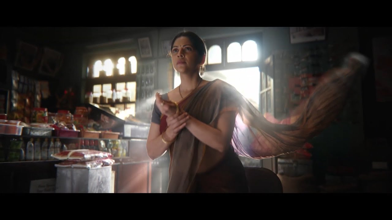 Deepali Pansare Actress Hot Sexy Getting Up In Saree & Shows Yummy Her ...