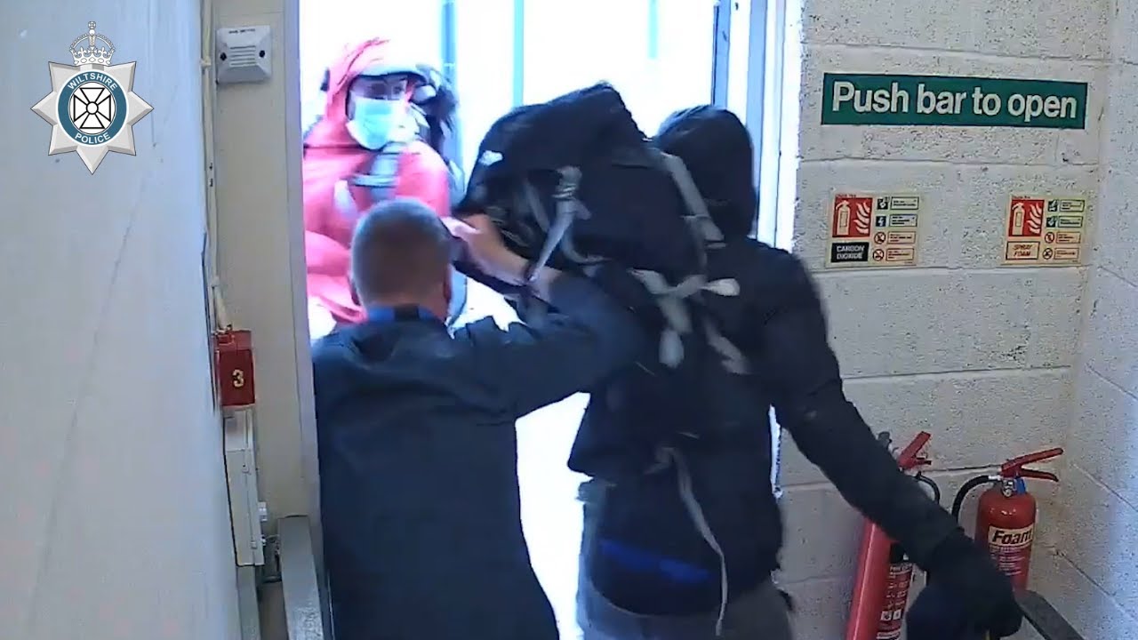 Crime group disrupted during attempted phone shop raid in Chippenham ...