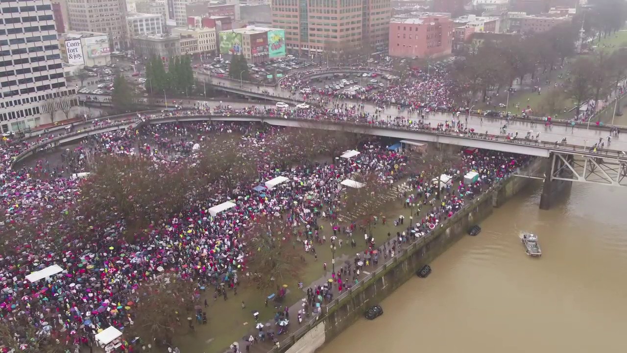 Drone video captures Portland’s Women’s March - YouTube