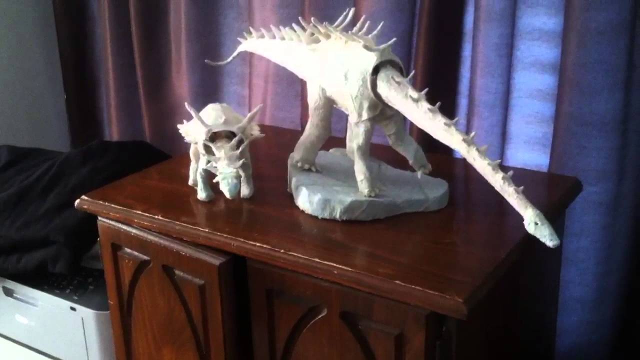 Sauropelta and Agustinia nodder toys - YouTube