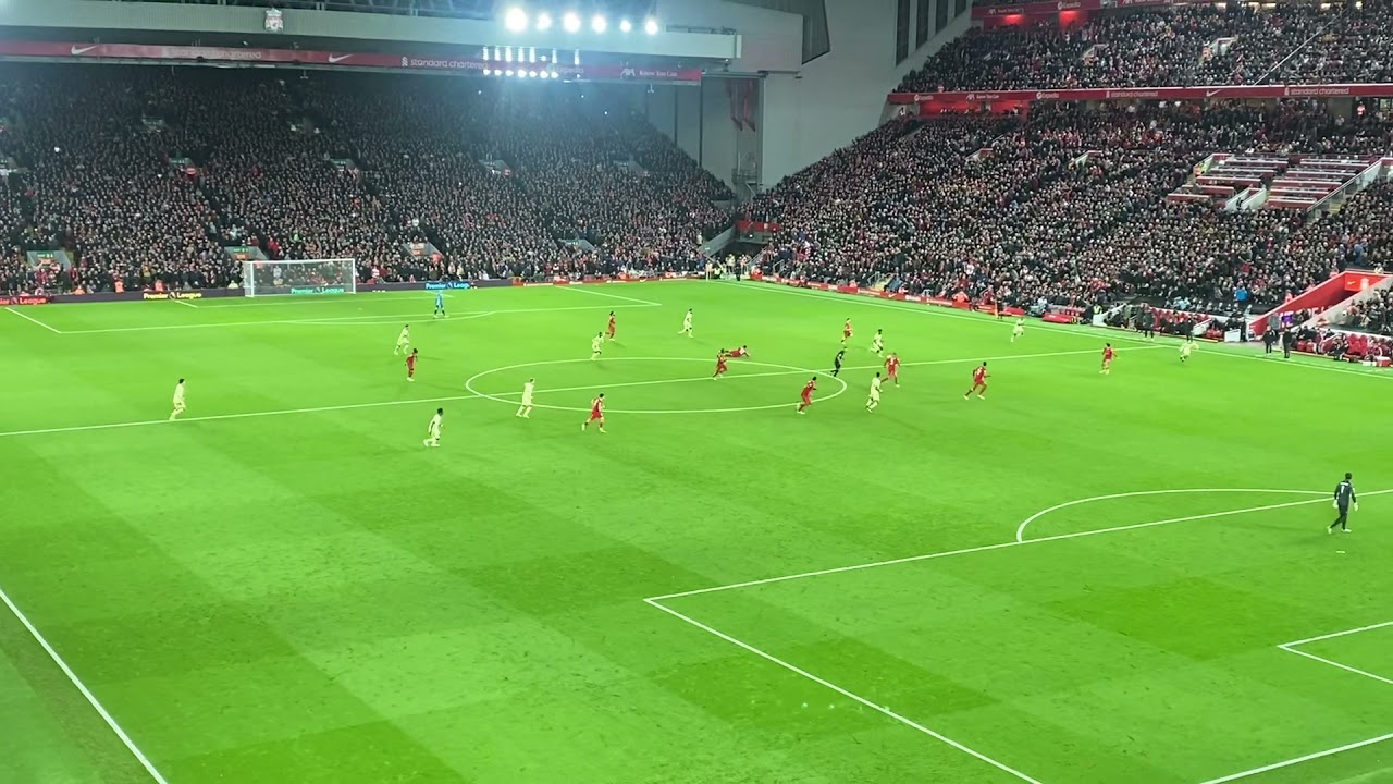 Mo Salah, Mo Salah, Mo Salah, Running down the wing, Salah lah lah lah ...