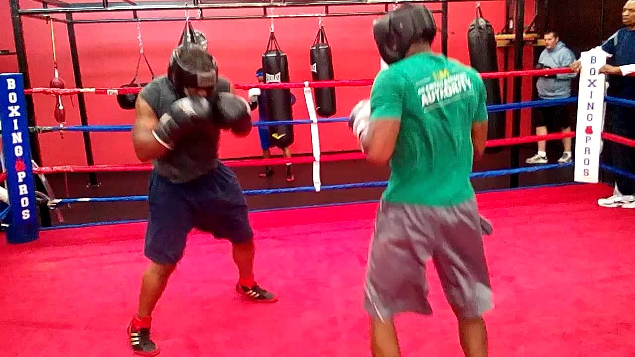 Desmond Early sparring 2 - YouTube