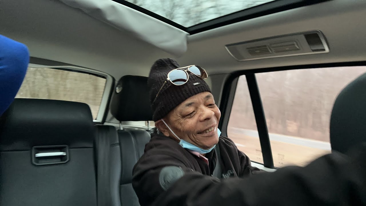 Blanc di isiny polé sak li epi li fèl priye sou li…loll - YouTube