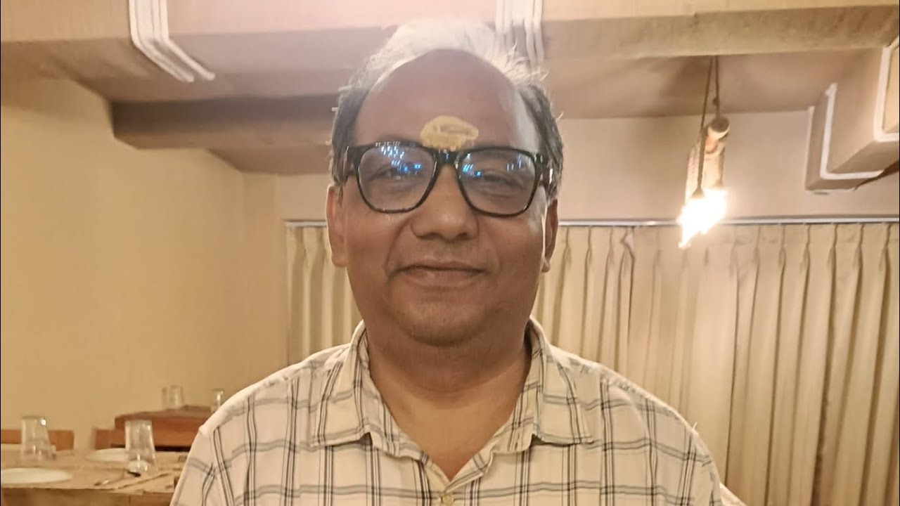 Insaaf ki dagar per Singer Hemanta Kumar n Children - YouTube