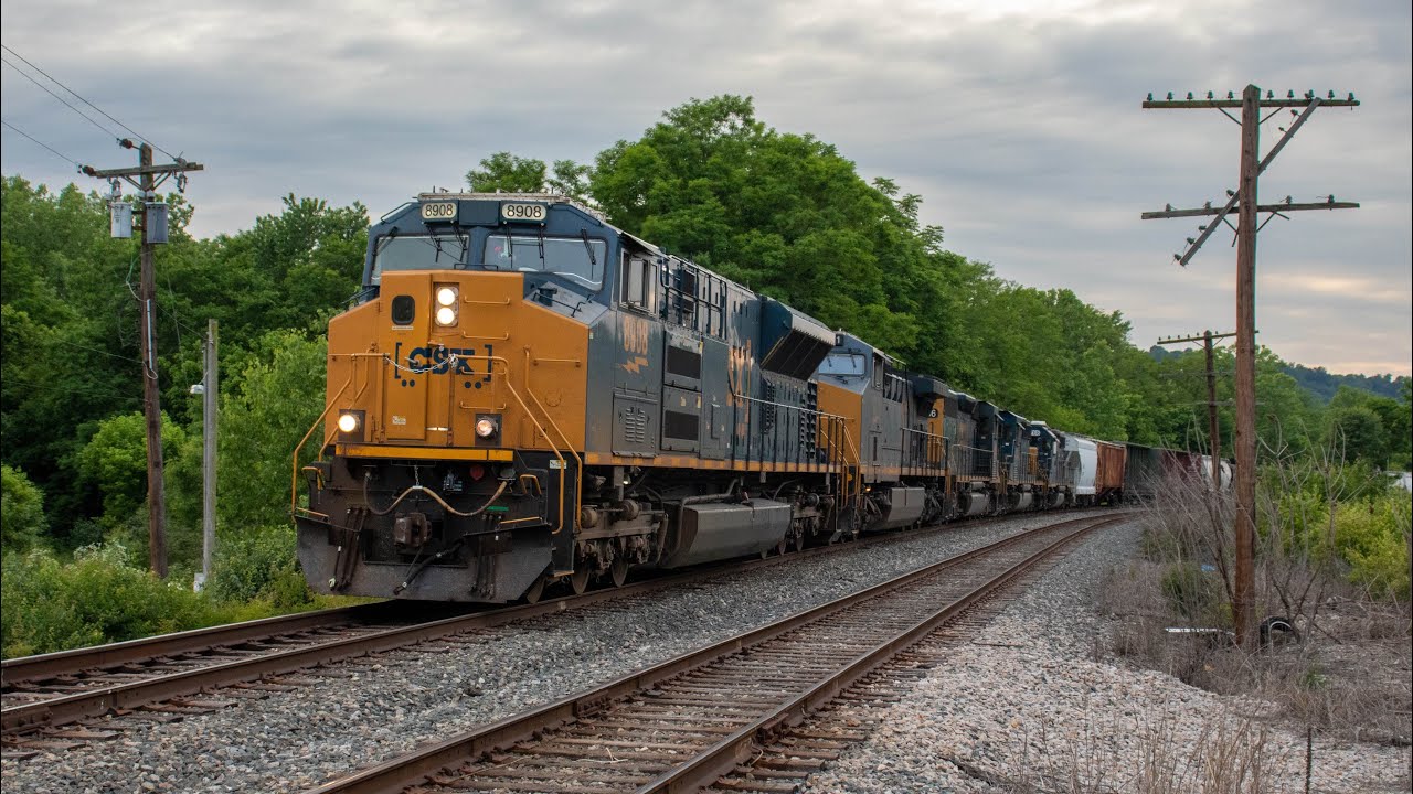 CSX 8908 ST70AH leads M57627 on the Indiana Sub at Anderson Ferry in ...