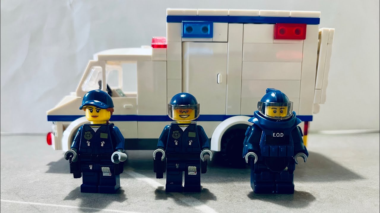 Lego MOC police bomb squad - YouTube
