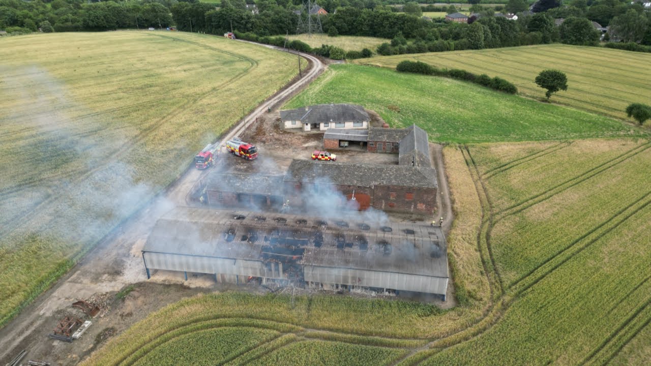 Firefighters Battle Large Farm Fire in #Wakefield - YouTube