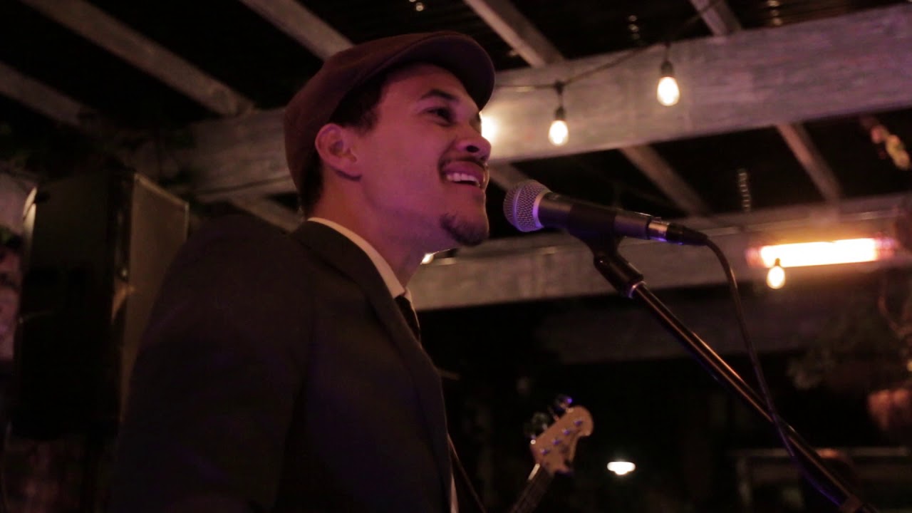 Press Club Band - Valerie (live at a wedding) - YouTube