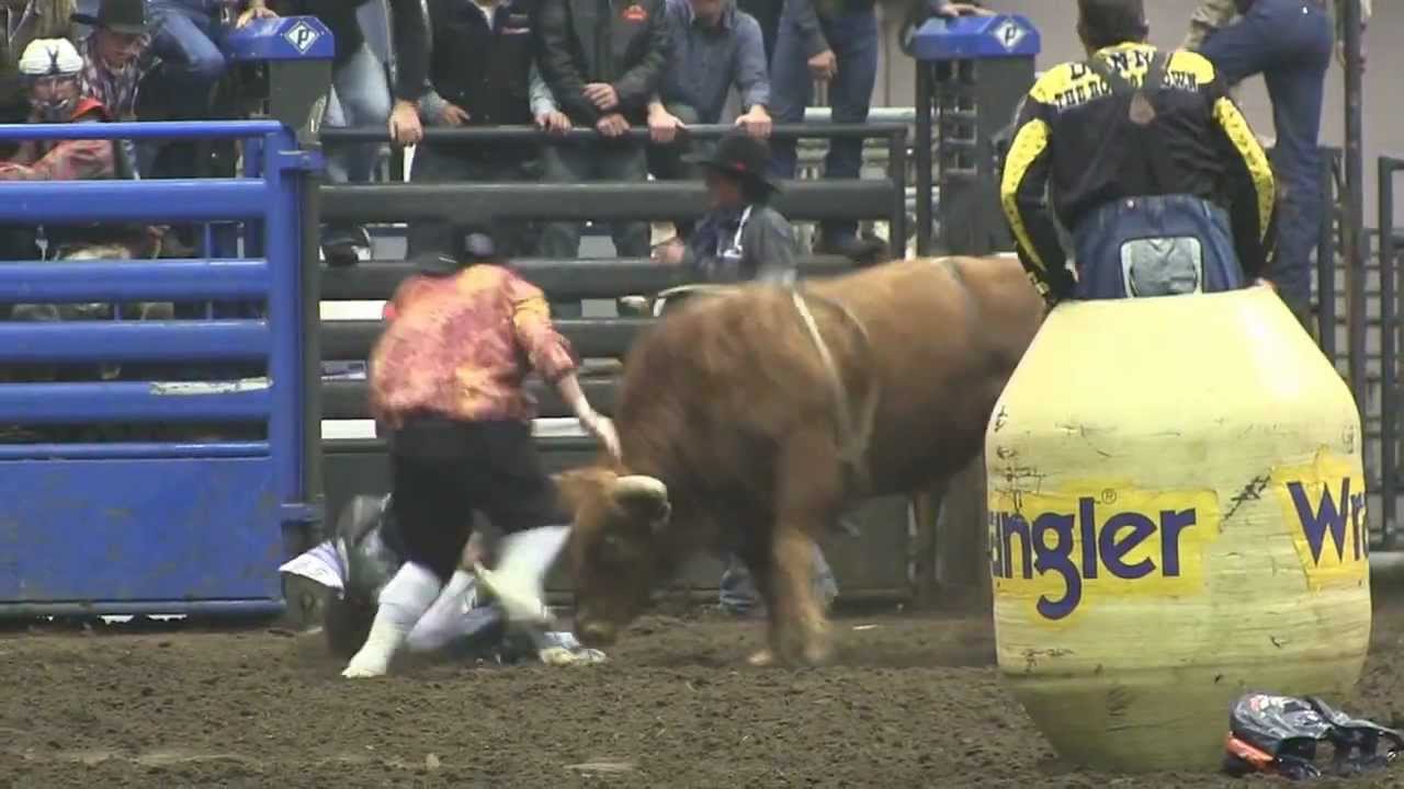 Tim Lipsett gets in a wreck with Big Country's Hell Bent. Bull Riding ...