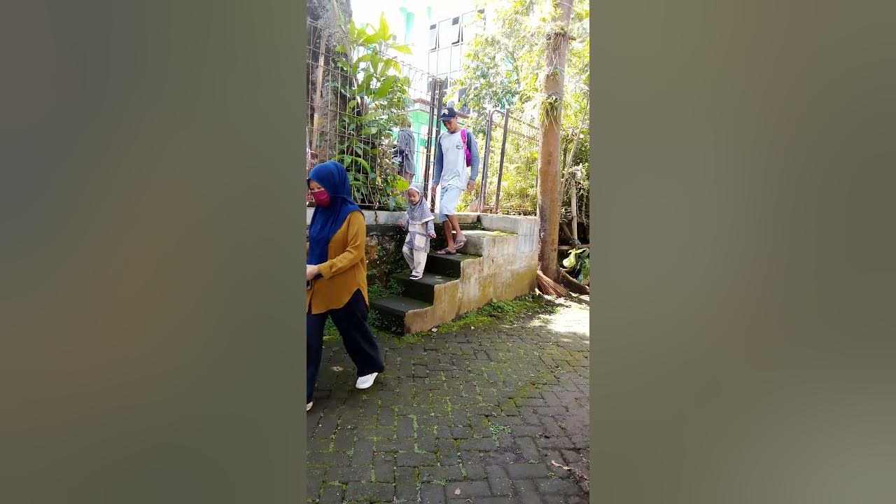 Pulang sekolah di jemput ayah - YouTube