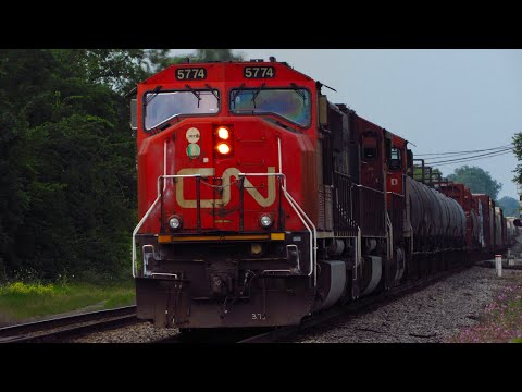 Canadian National Railway trains in Durand Michigan (Two CN Trains Meet ...