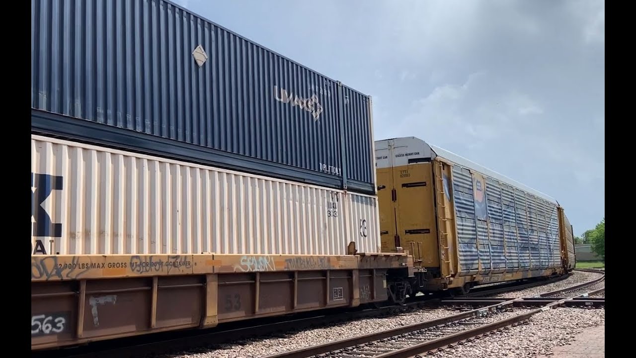 2023-05-13a Union Pacific Stack And Autorack - YouTube