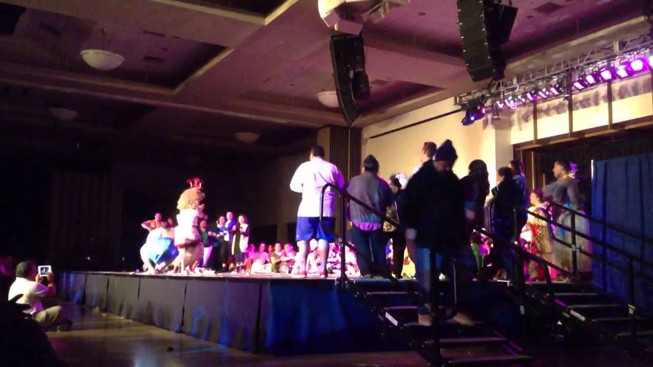 Samoan Section "Taualuga" BYU Luau 2013 - YouTube