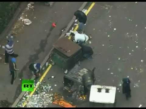 Hackney Riots video: Сars torched, clashes on day 3 of London unrest ...
