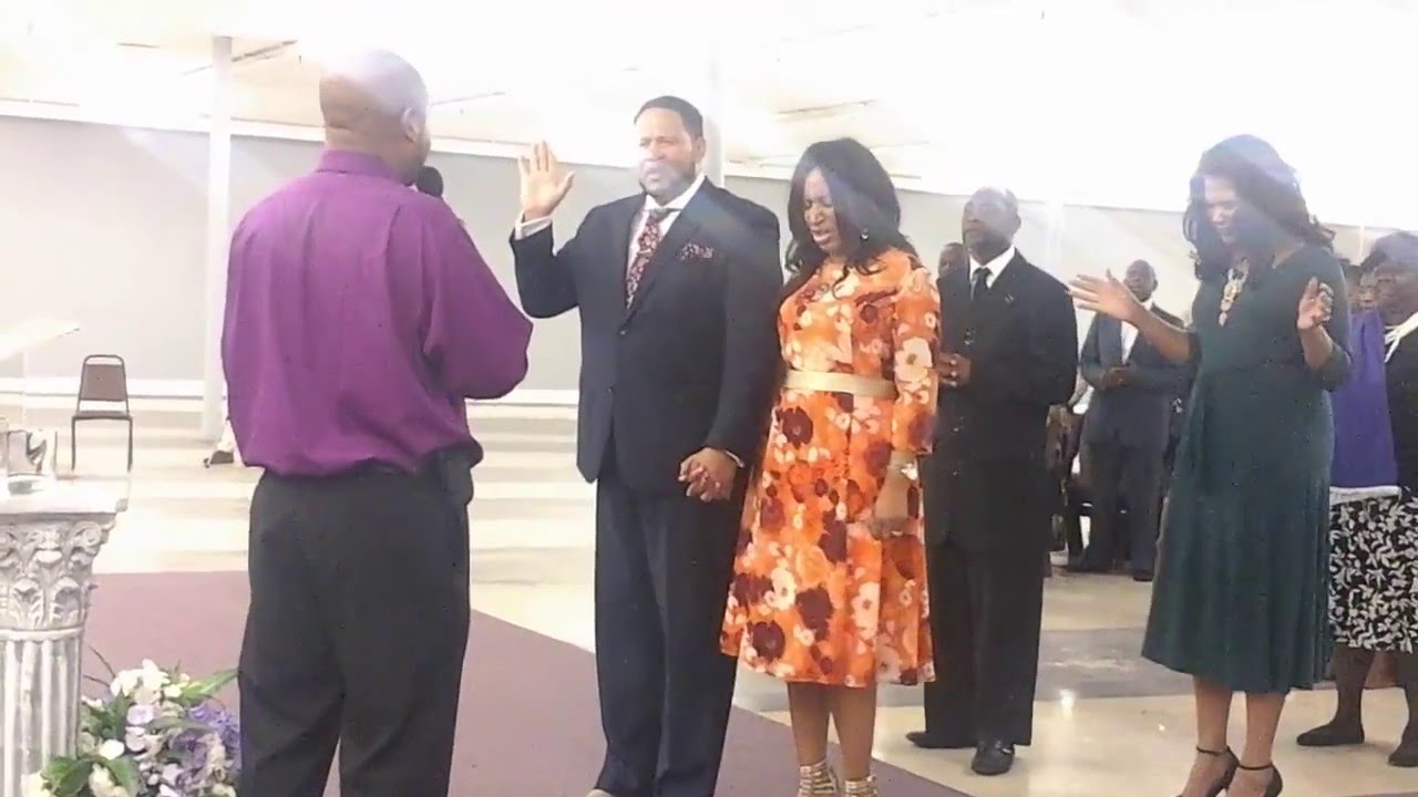 Apostle Edmonds Prophesying to Pastors [USA] - YouTube