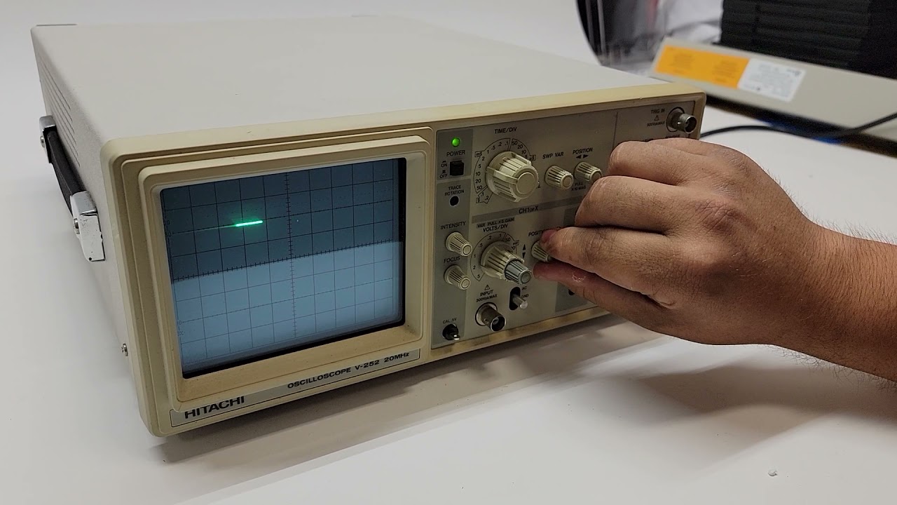 Hitachi Ocsilloscope V-252 - YouTube