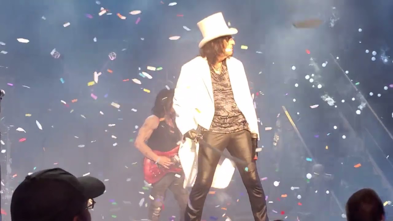 alice cooper 9/21/22- devos performance hall-grand rapids- (school's out) - YouTube
