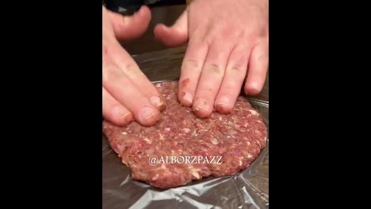 🍔برگر خونگی🍔این همبرگر اگر خوب درست کنید دقیقا طعم برگرهای رستورانی و حتی خوشمزه تر رو میده 😍