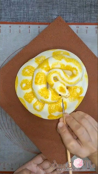 เค้กน้องเหลือม Python Cake - YouTube