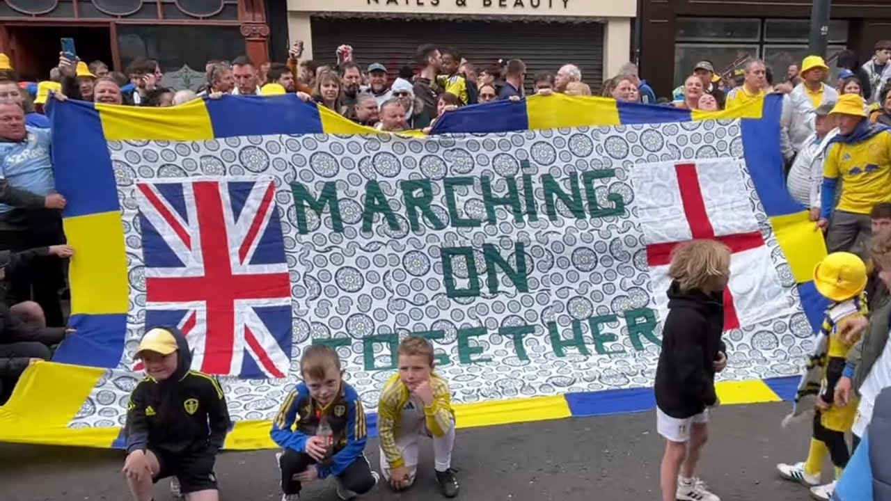Leeds United Fans Await the Champions Open-top Bus Parade - full 2.5 hr ...