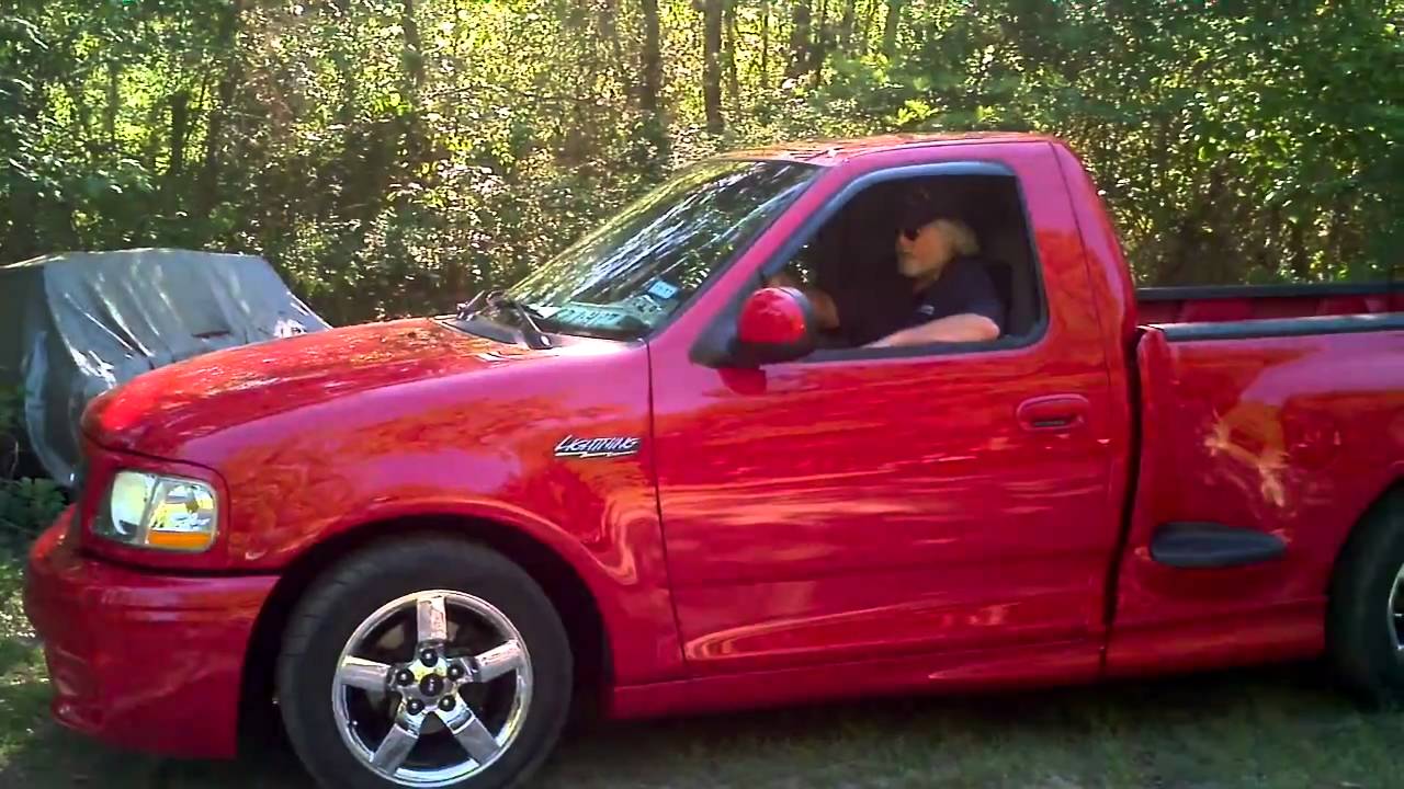 2002 ford lightning reving up motor - YouTube